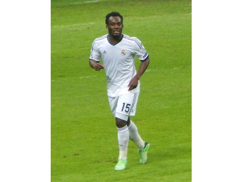 Ex-Chelsea Star Essien Moves to Indonesian Club