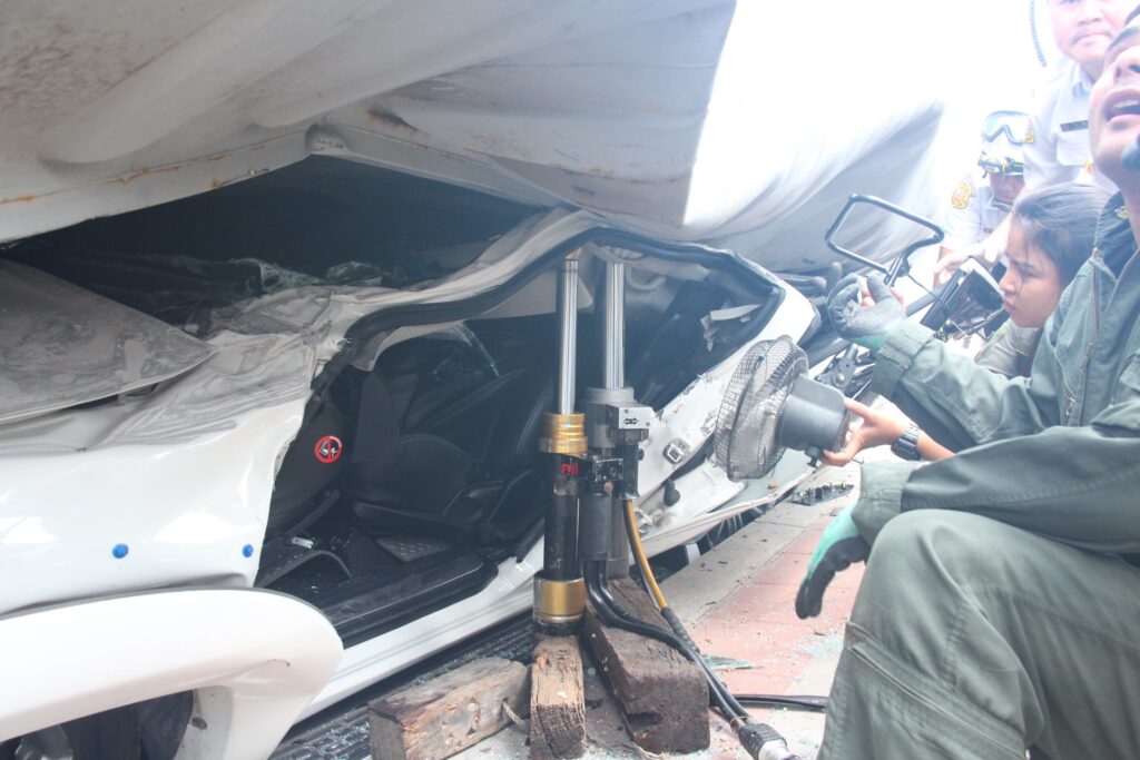 Man Recounts Escape from Car Flattened by Lorry (Video)