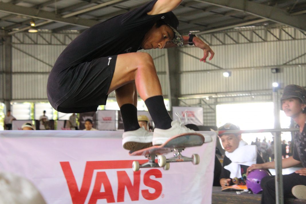 Kickflips, Epic Wipeouts Herald ‘Go Skateboarding Day’ (Photos)