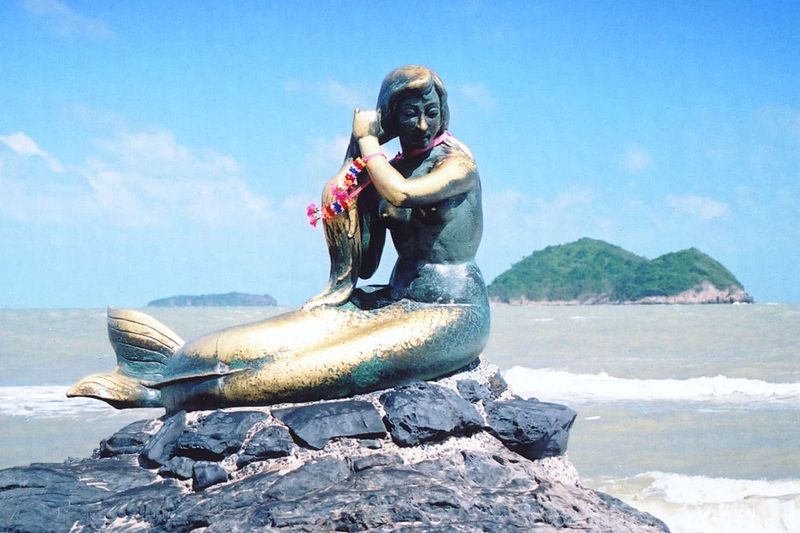 ‘Golden Mermaid’ Loses Tail to Bomb on Samila Beach