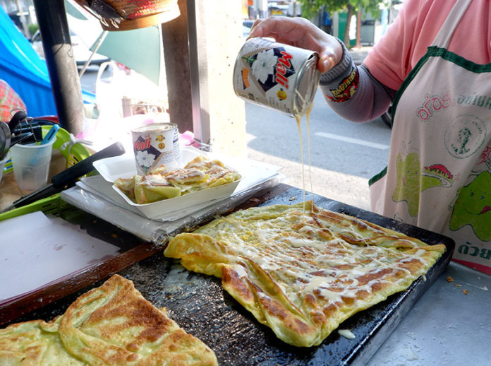 Husband-Wife Food Cart Has Been Selling Addictive Roti for 32 Years