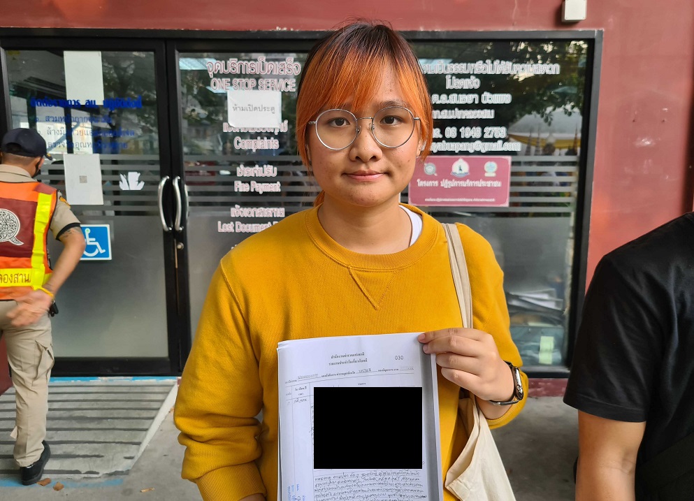 IconSiam Says It’s Investigating Guard for Slapping Student Protester