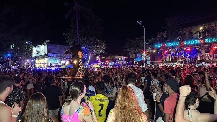 Full Moon Parties Back in Full Swing with 50,000 Travelers