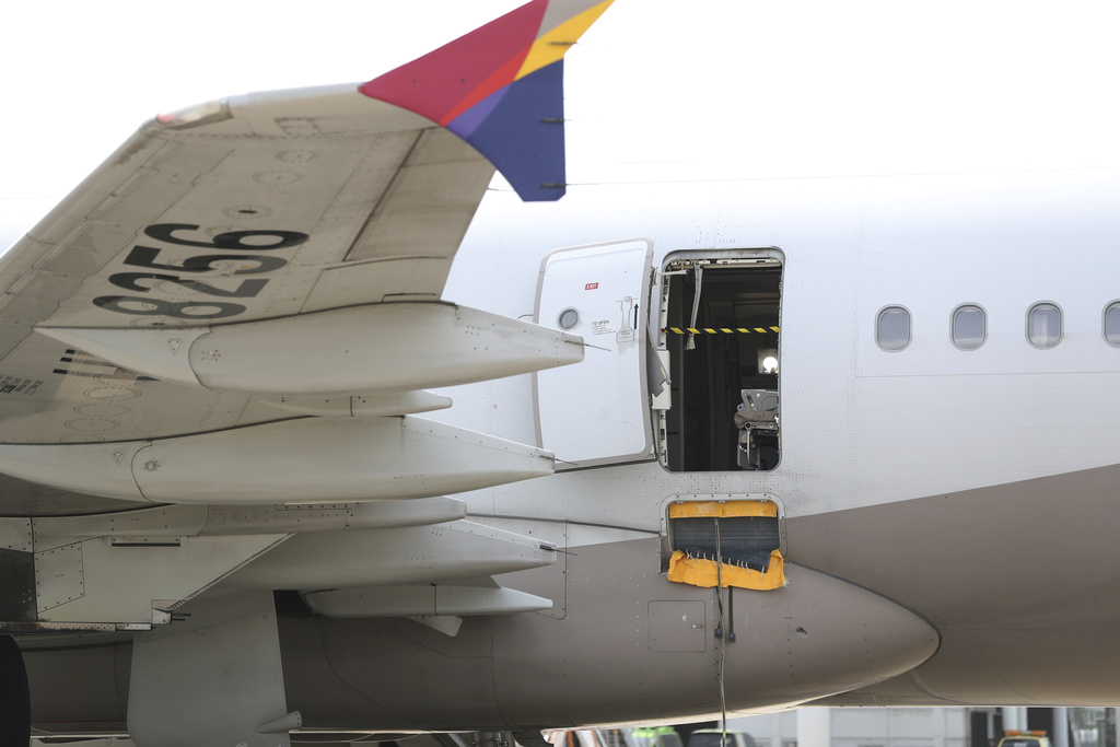 South Korean Passenger Plane Flies With Open Door, Lands Safely