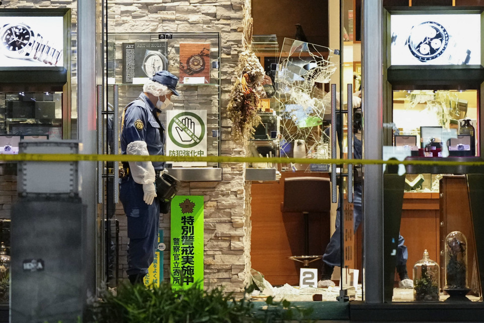 Rolex Store In Tokyo Robbed, 4 Men Taken Into Custody