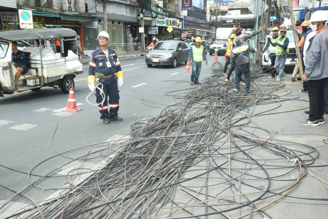 Bangkok Finally Begins To Organize Messy Communication Cables