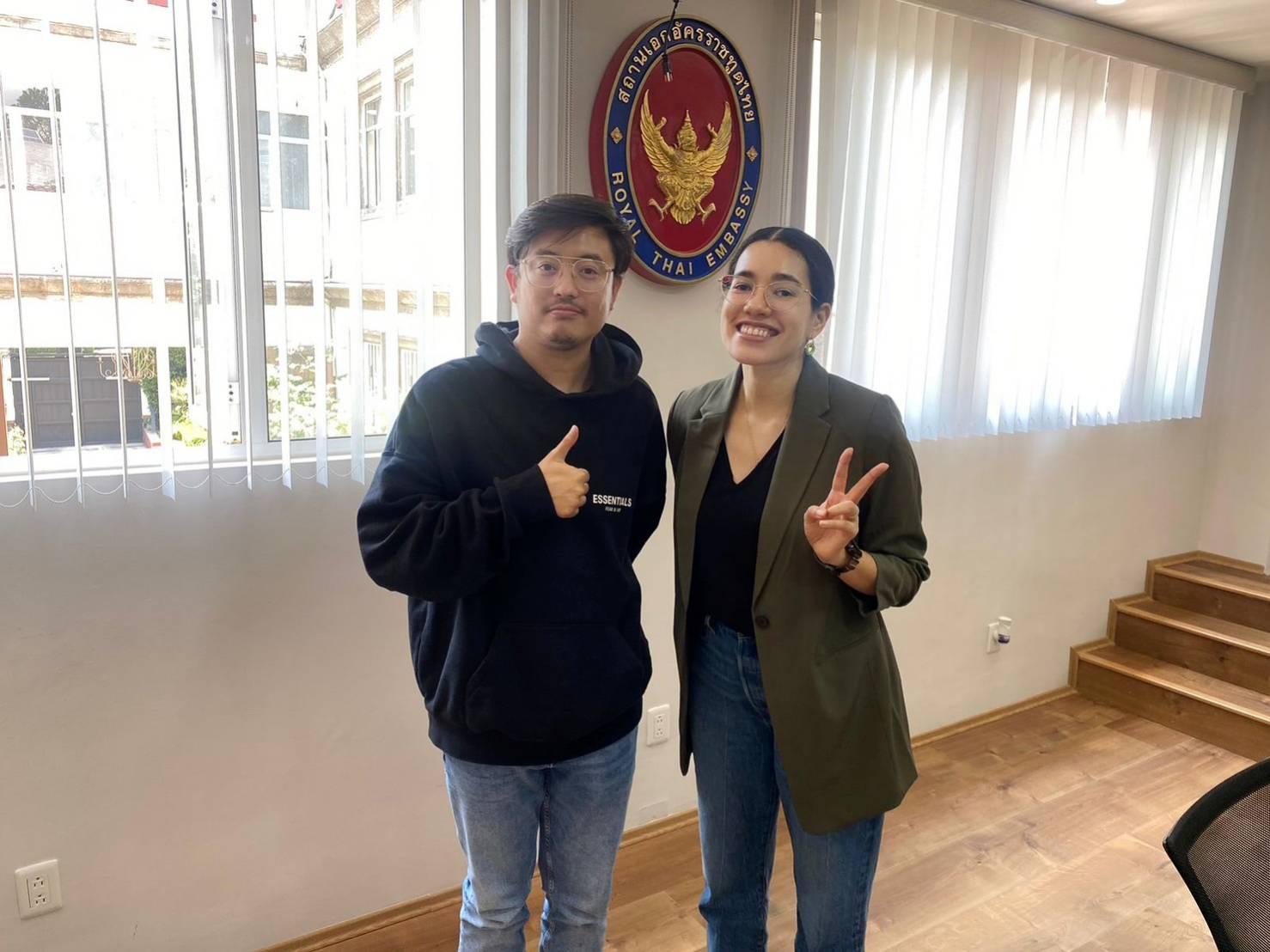 Oat Sittiporn the Man Behind the Success of Thai Artist That Perform ...