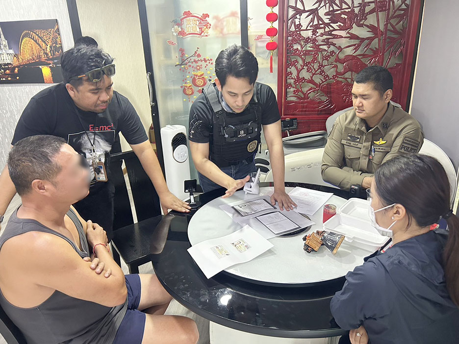 Leader of Chinese Forging Passports Gang Hiding in Thailand