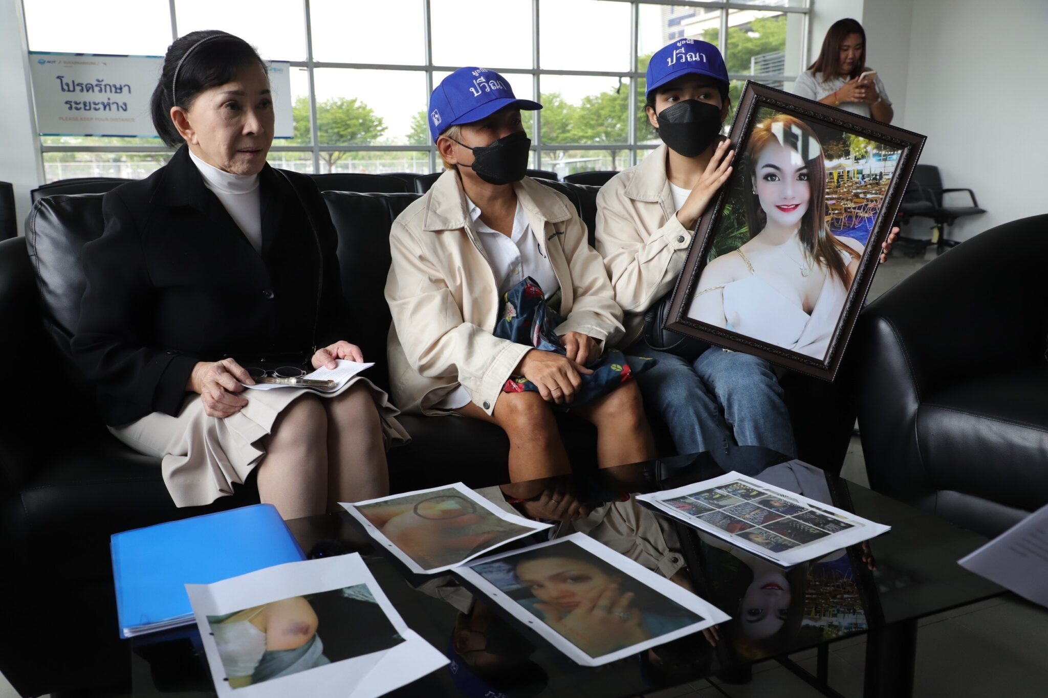 Mother of Thai Woman's Suspicious Death in Bahrain Cries Receiving Her Body