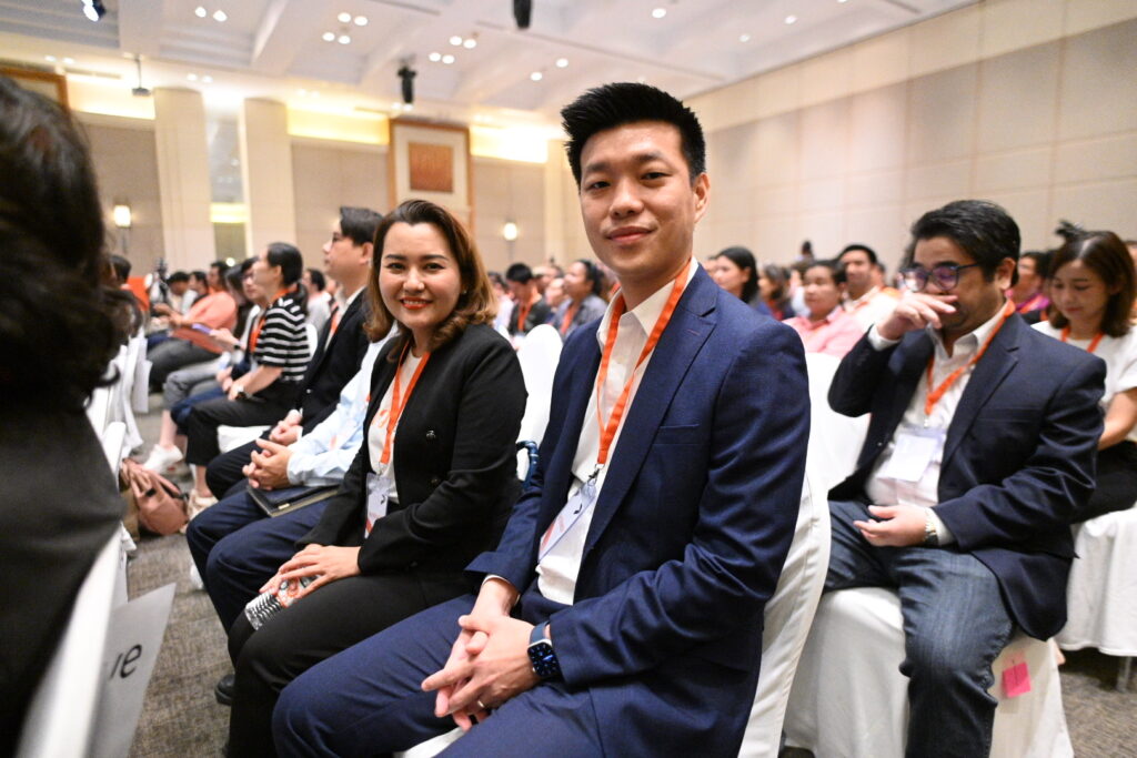 Who is Natthaphong Ruangpanyawut, the Leader of the People's Party?