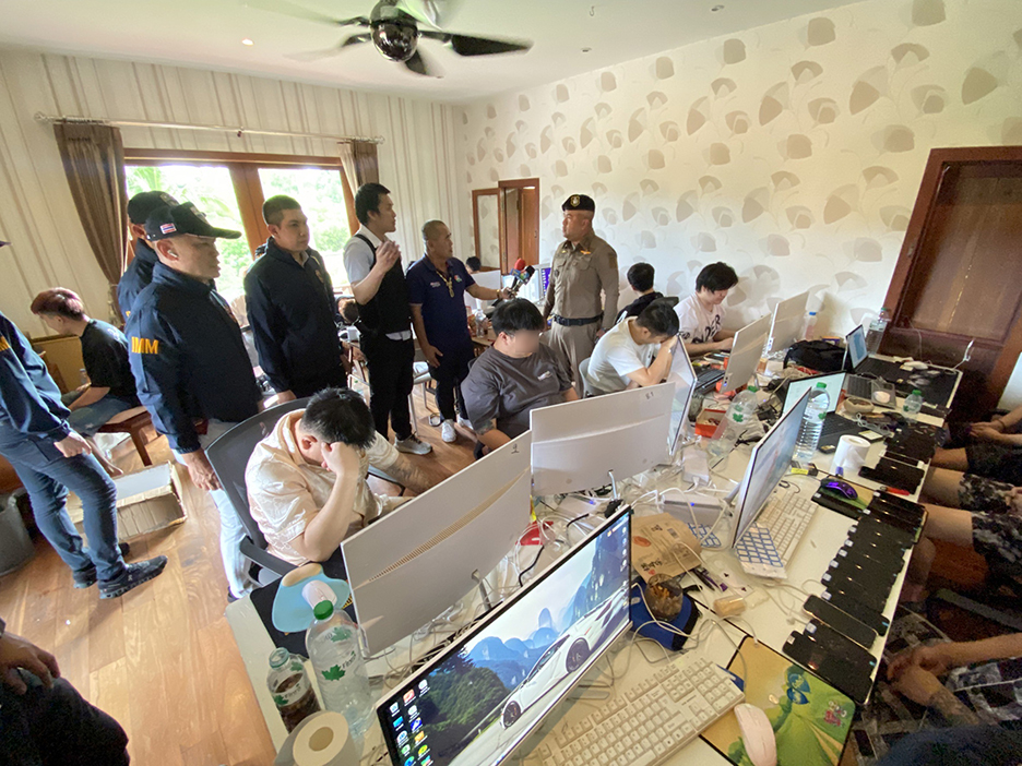 Police Raid Chonburi Luxurious Mansion, Arrest 15 Chinese Scammers