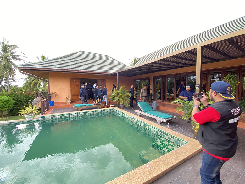 Police Raid Chonburi Luxurious Mansion, Arrest 15 Chinese Scammers