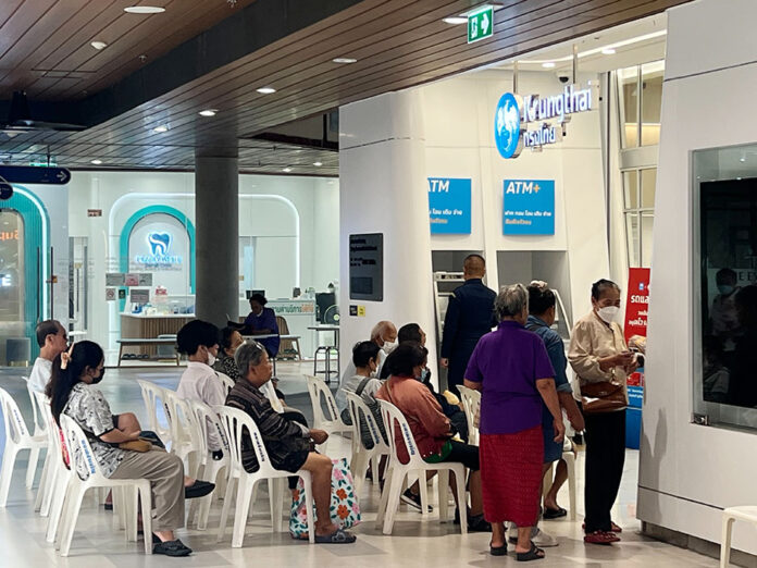 Thai Government Begins 10,000 Baht Handout, Bypasses Digital Wallet