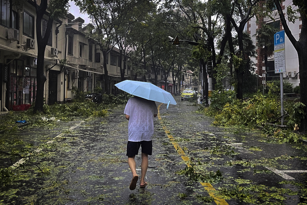 Strongest Typhoon Since 1949 Hits Shanghai, the Financial Hub