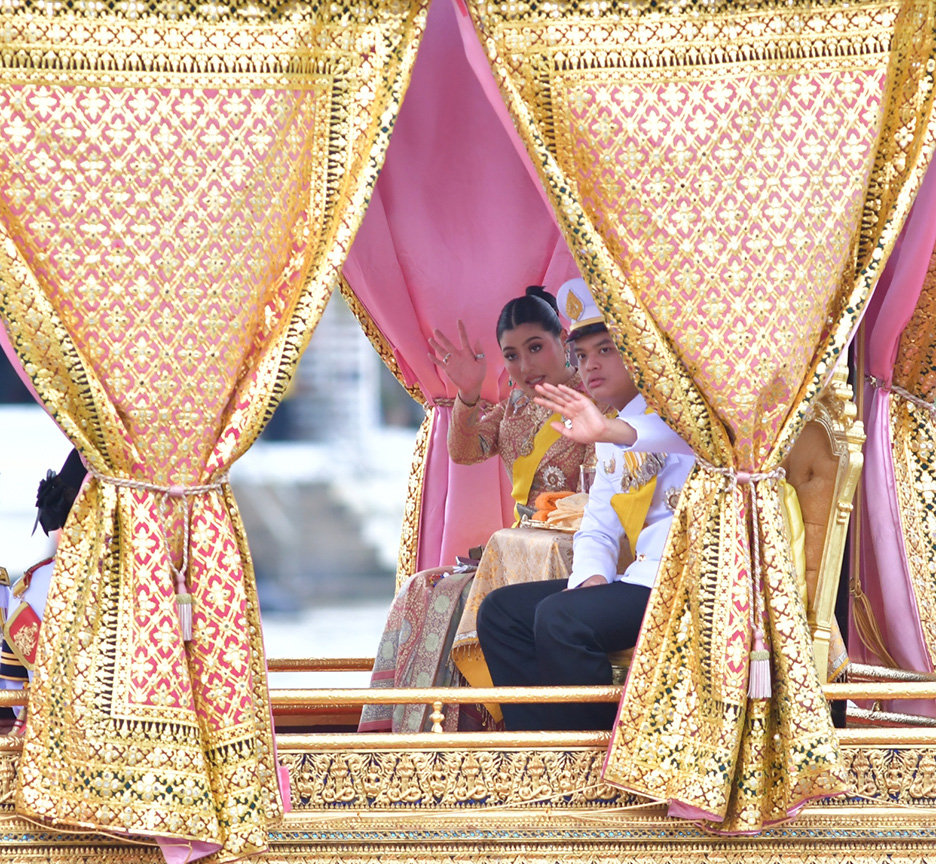 His Majesty Lauds "Very Beautiful" Royal Barge Procession