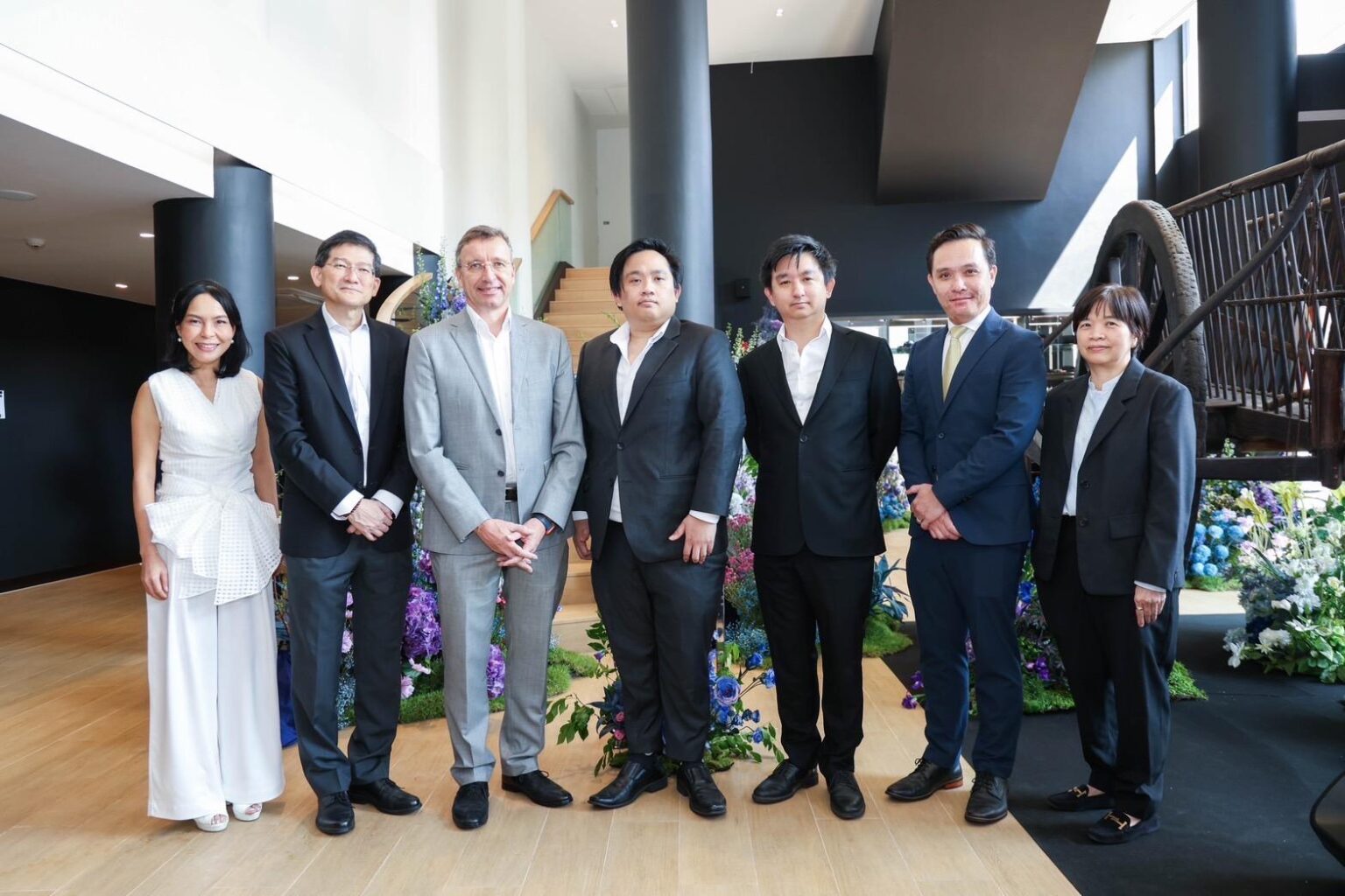 New Mercedes-Benz Service Center Opens at Thonburi Phanich Rachadamnoen
