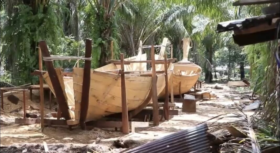 Krabi's Boat Builders Keep Ancient Craft Alive in Modern Times
