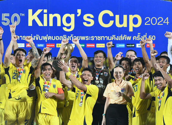 Thailand Edges Syria 2-1 to Win King's Cup, Chanathip Gives Credit to Fans