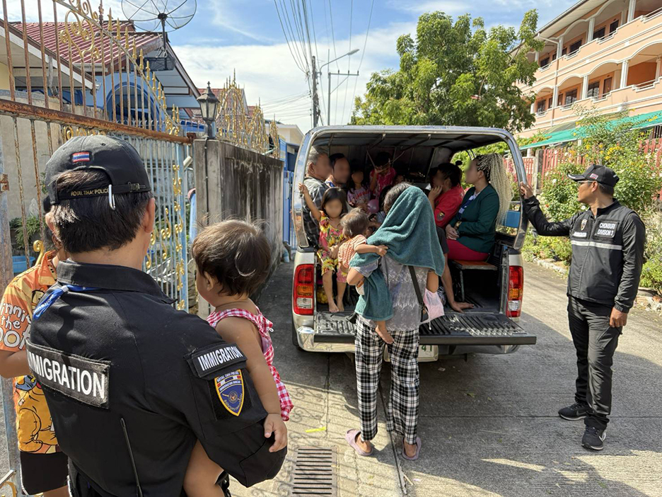 Pattaya Police Arrest Foreign Beggar Gang and Illegal Tour Guide
