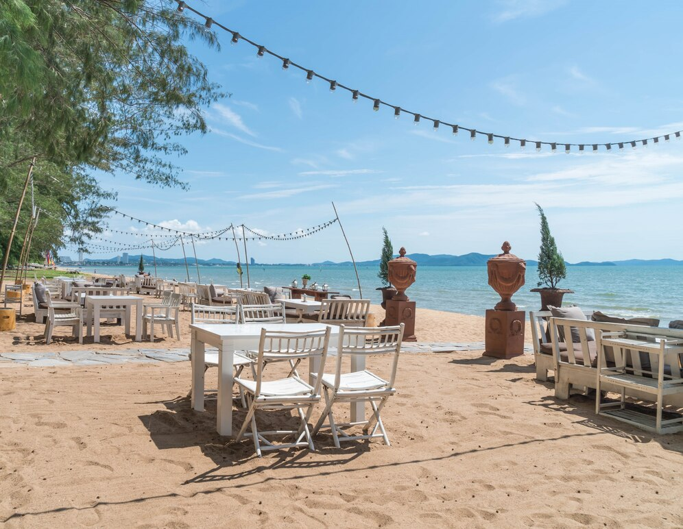 Karon Beach: Your Guide to One-stop Bars & Restaurants