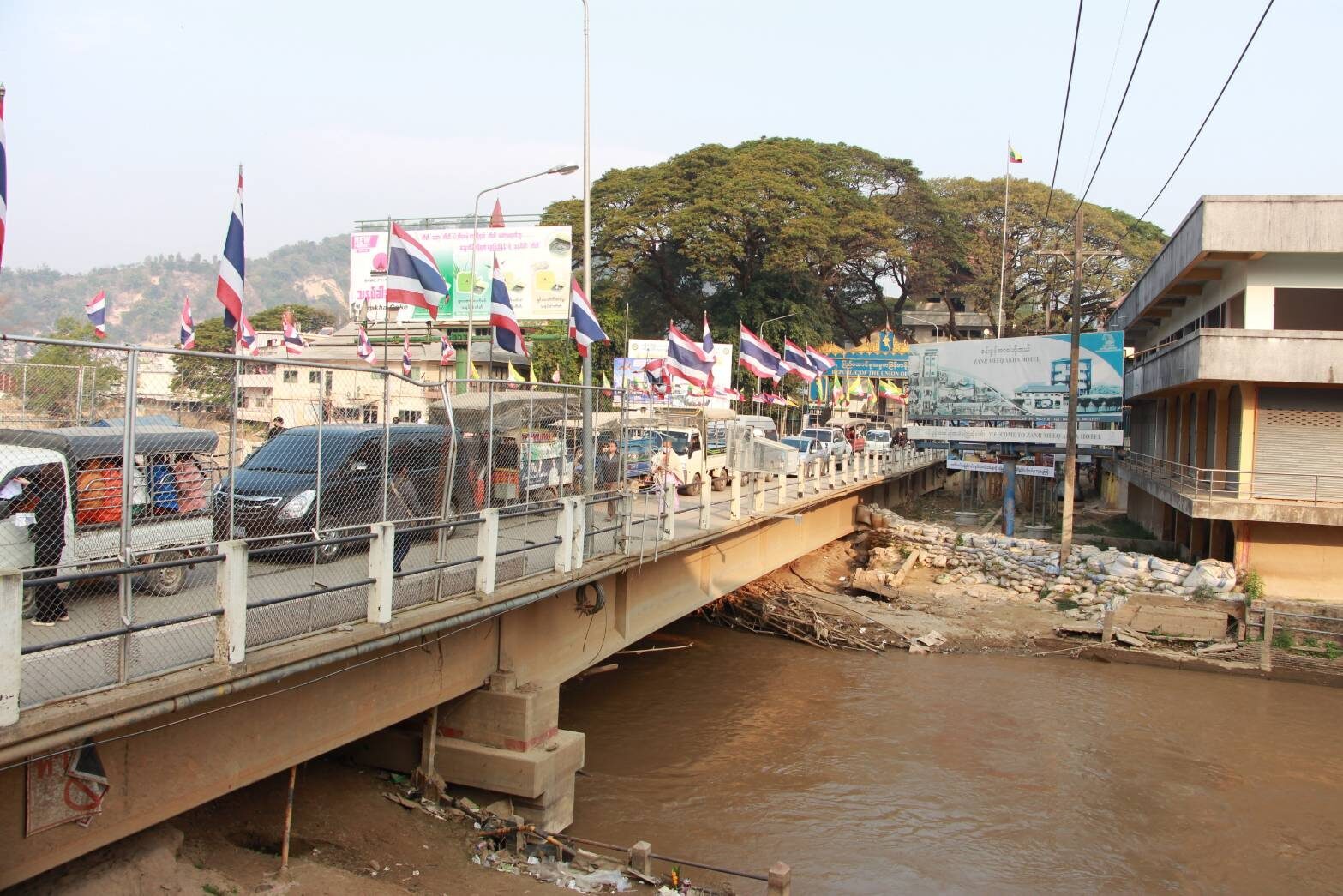 Thai Police Block Japanese Group's Suspected Scammer Gang Entry