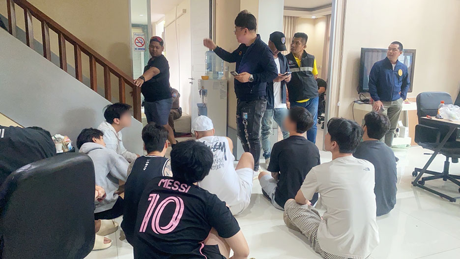 Korean Loan Sharks Jump from Chonburi Villa During Police Raid
