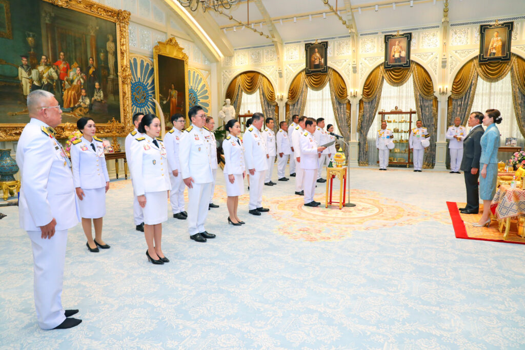 Thai King Addresses New Cabinet to Serve Nation with Honest Hearts
