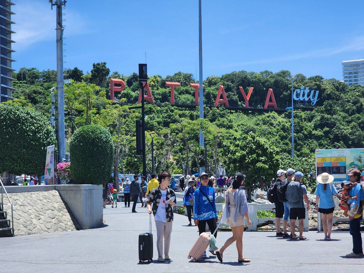 Chonburi and Trat See Tourism Surge During Mother's Day Holiday