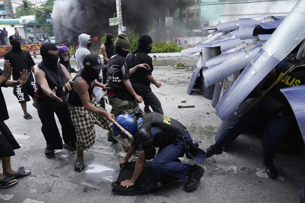 Manila Protests Turn Violent: 49 Arrested, 70 Officers Injured ...