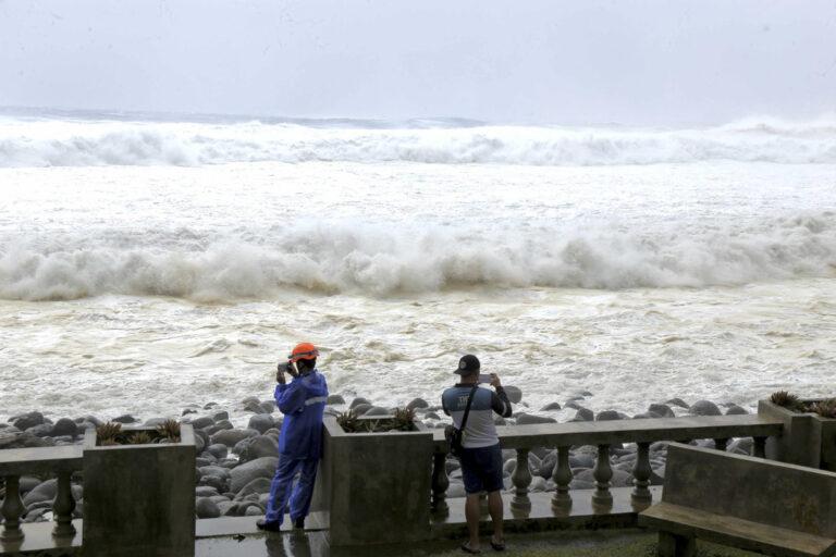 Super Typhoon Ragasa Slams Northern Philippines and Taiwan