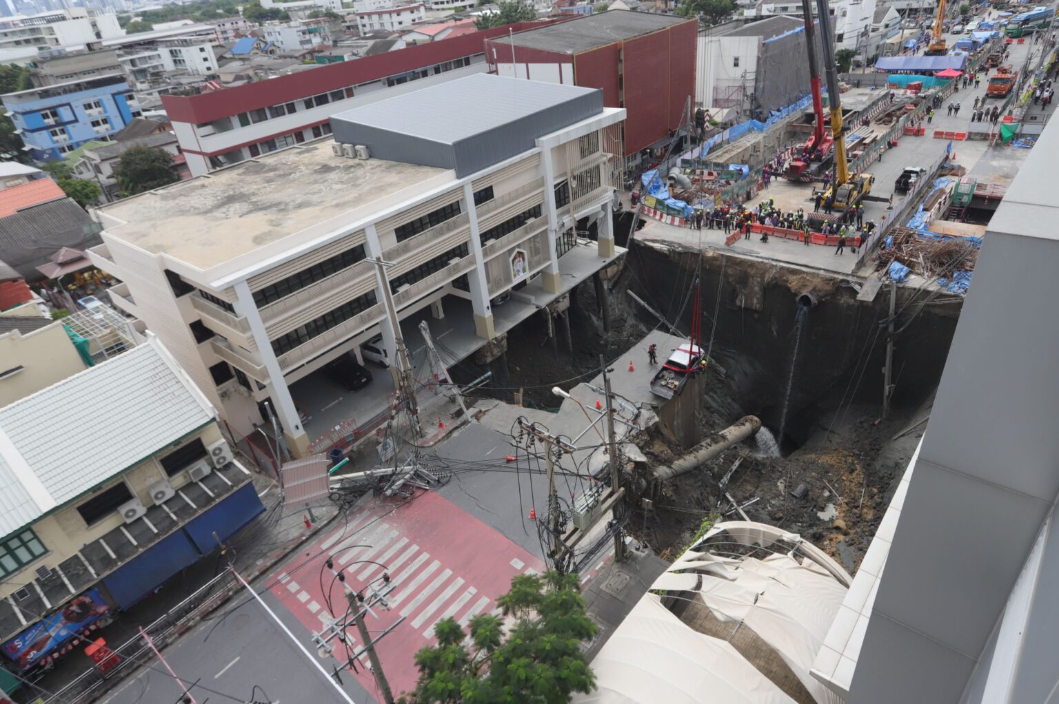 Sam Sen Police Station to Be Demolished After Third Pile Breaks