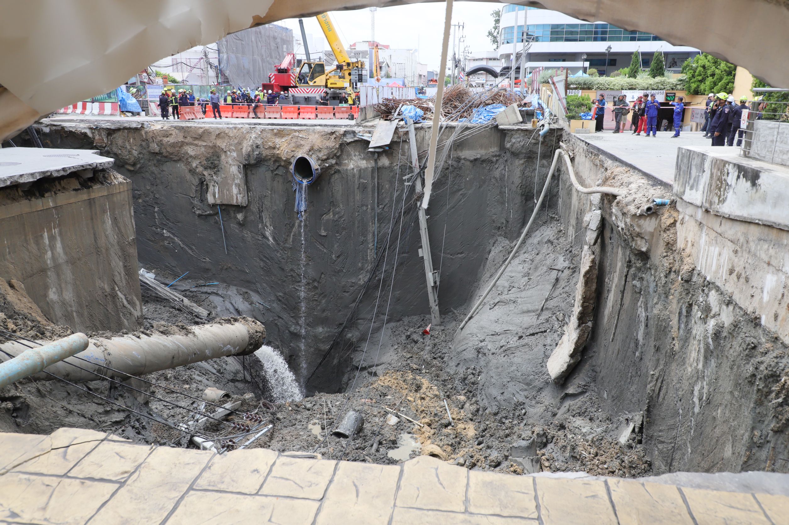 Bangkok Governor Reveals Massive Sinkhole Caused by Subway Construction