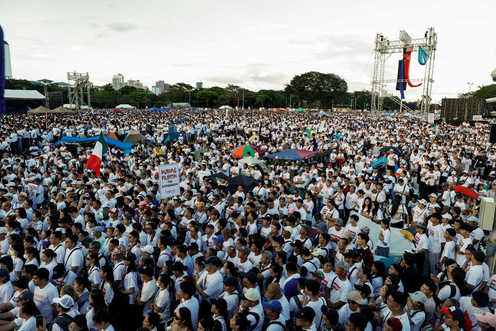 Hundreds of Thousands Rally in Manila Against Flood-Control Corruption ...