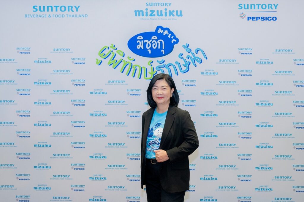 Suntory Takes Thai "Mizuiku Water Model School" Winners to Japan