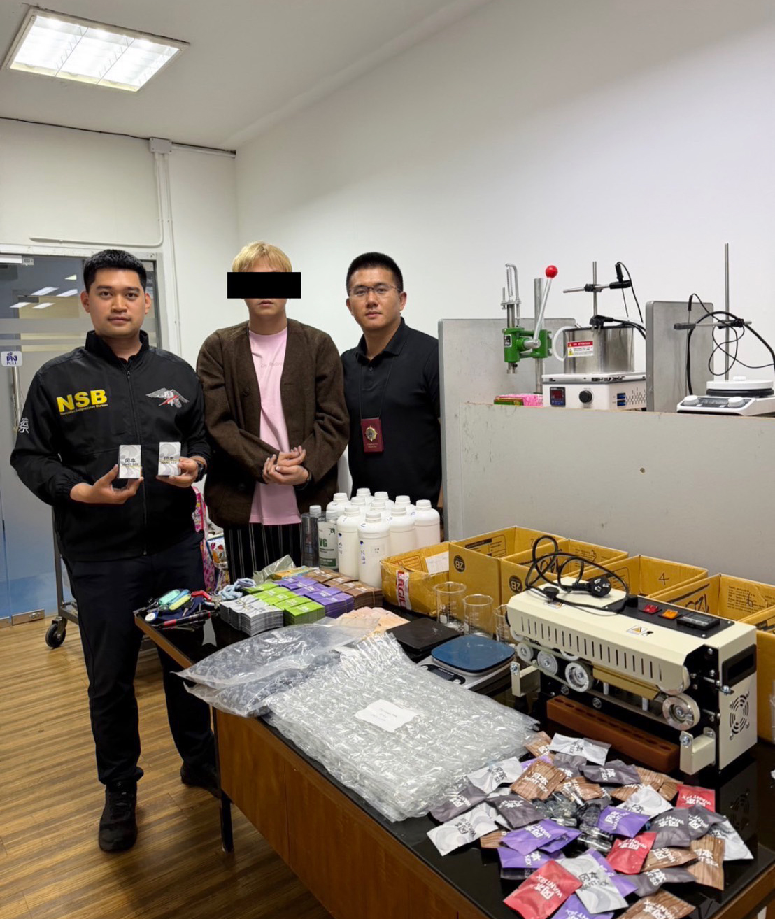 Bangkok Police Nab Chinese Man in Illegal ‘Zombie Pod’ Vape Operation