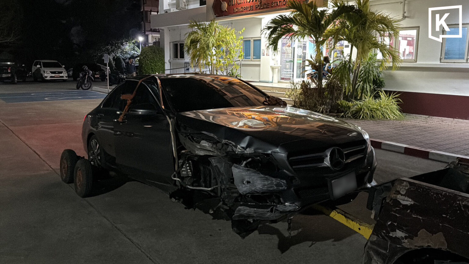 Man posing as homebuyer robs Chinese real estate agent with scissors