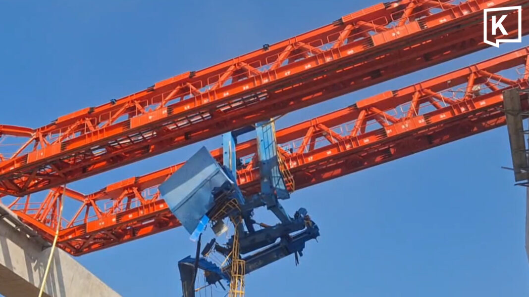 Construction crane collapse derails train kill at least 10