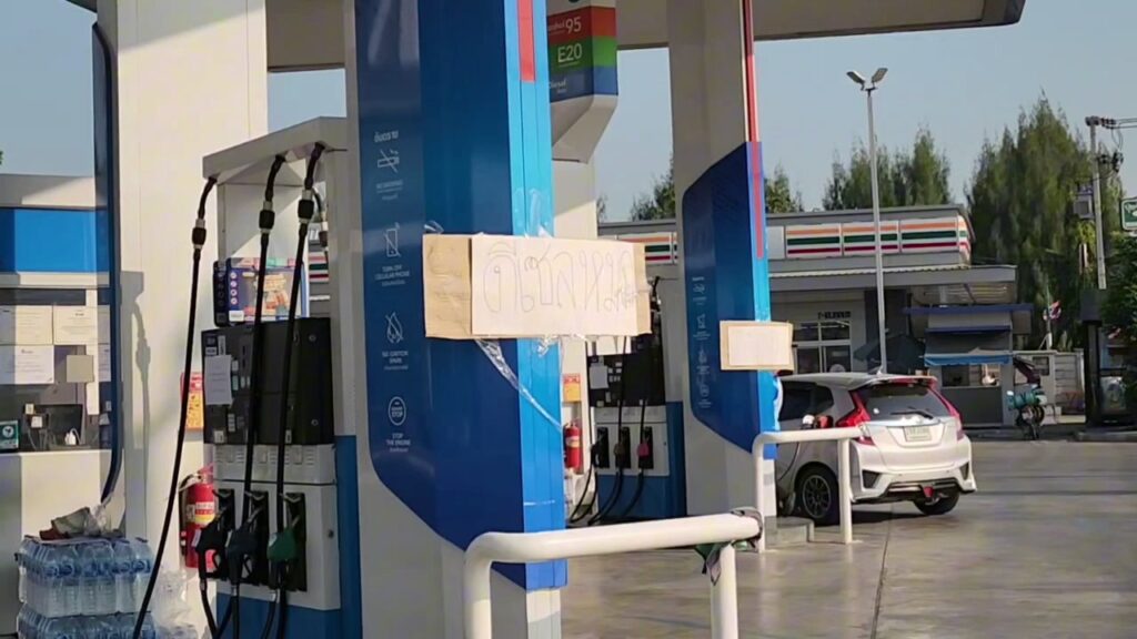 Diesel shortage hits Ayutthaya district for third day