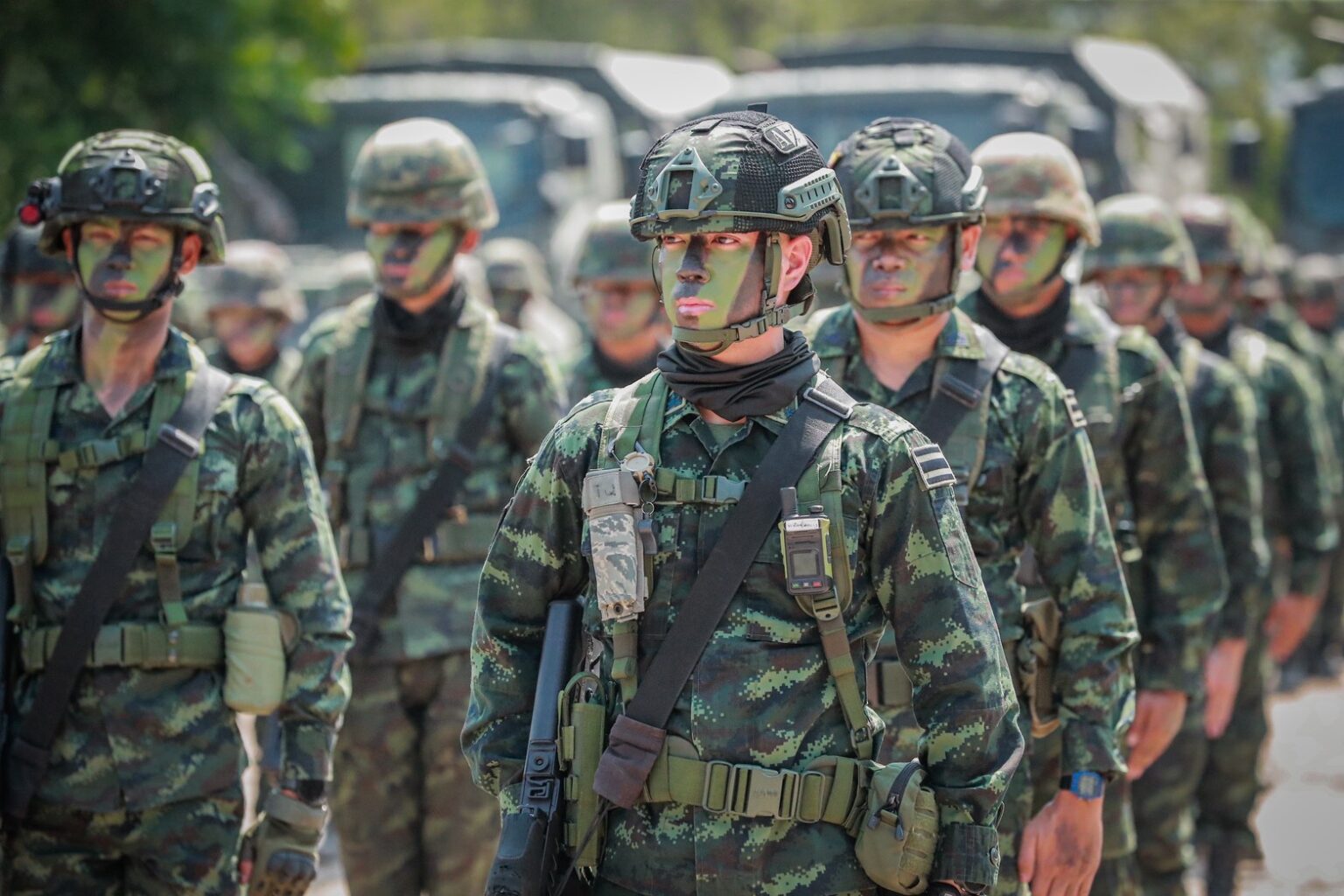 Live-fire exercises! RDF battalion drills, shows full combat power