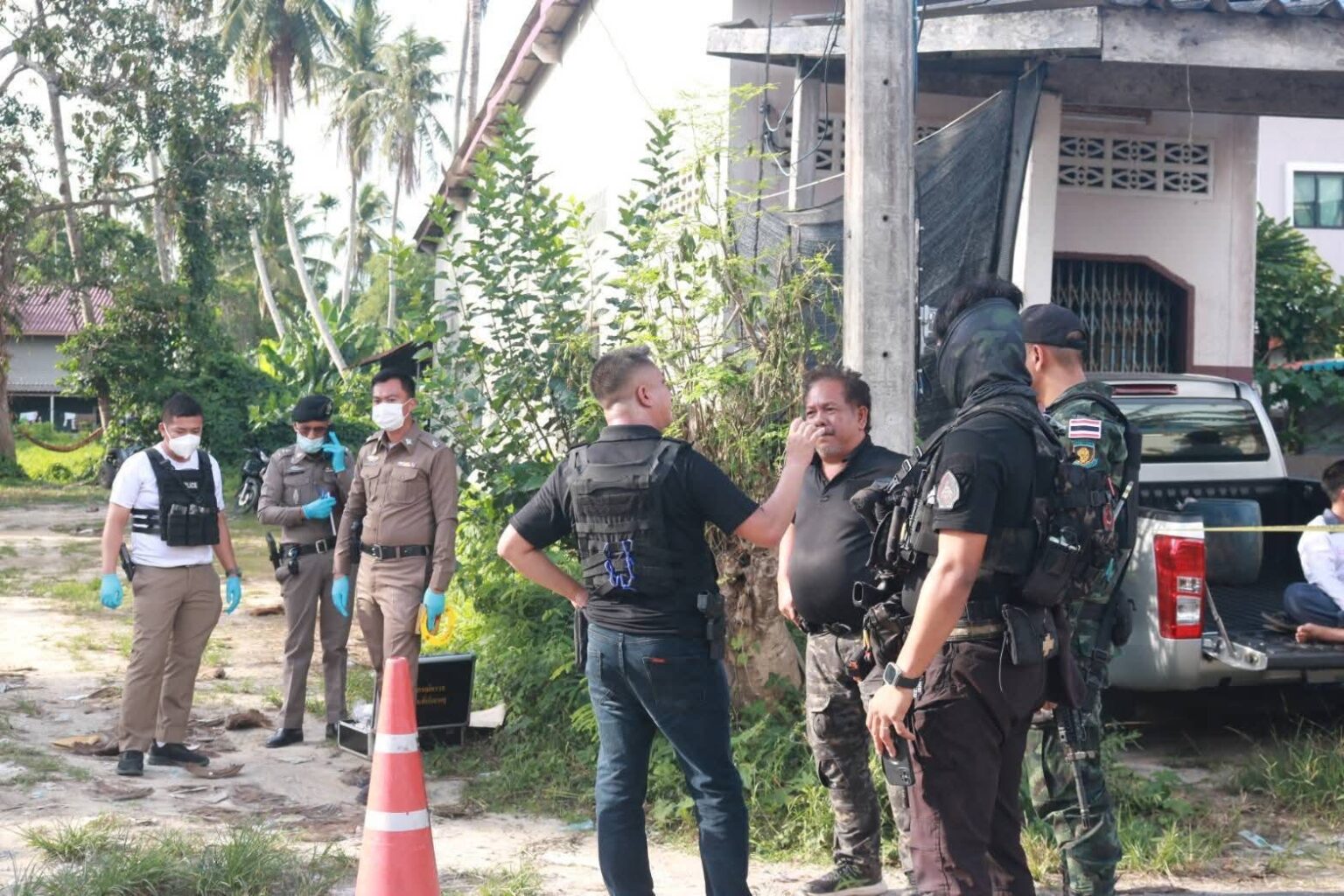 Gunmen in hijabs kill teacher holding infant in Pattani