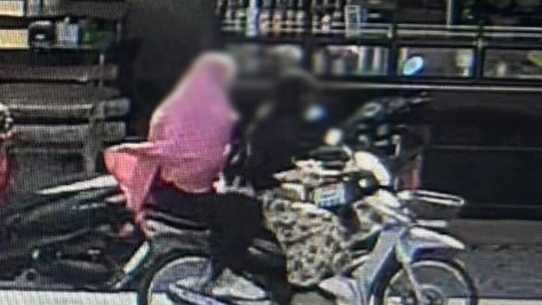 Gunmen in hijabs kill teacher holding infant in Pattani