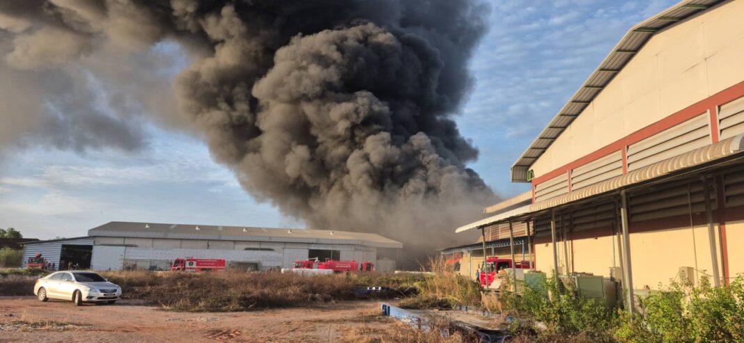 Fire guts plastic packaging factory in Samut Sakhon