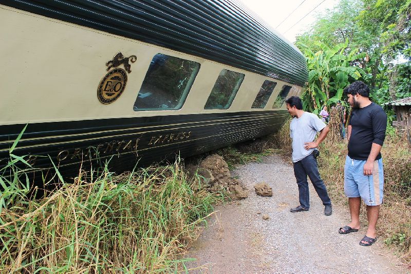 Oriental Express Derails in Western Thailand, Injuring Two